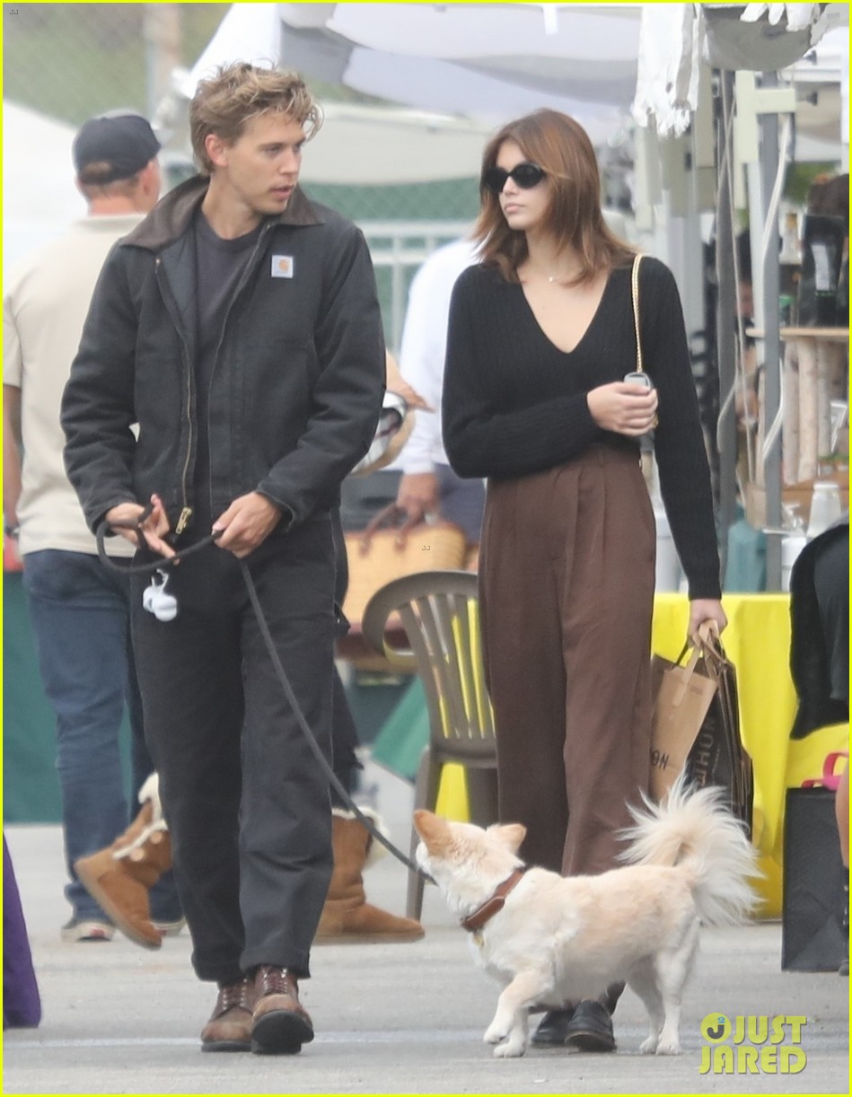 Kaia Gerber & Austin Butler Hold Hands During a Trip to the Farmer's ...