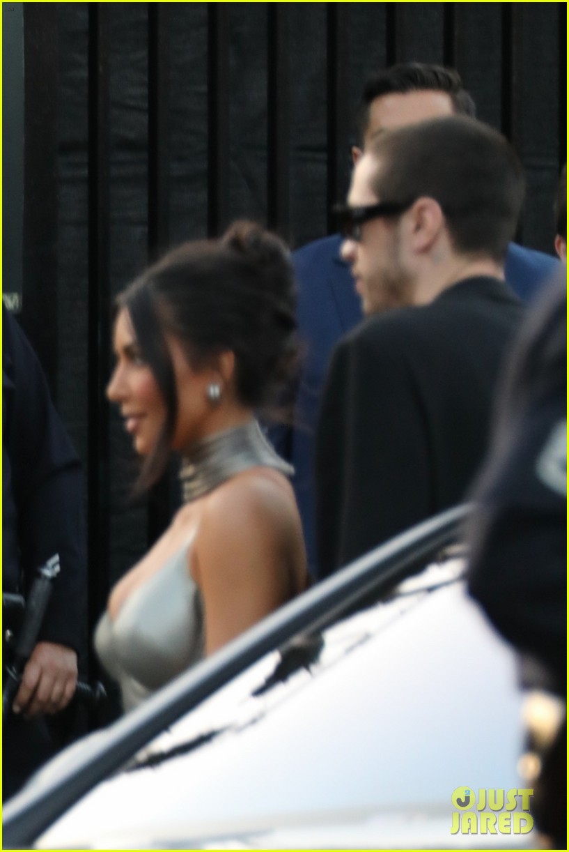 Kim Kardashian Holds Hands with Pete Davidson While Arriving to 'The Kardashians' Premiere ...