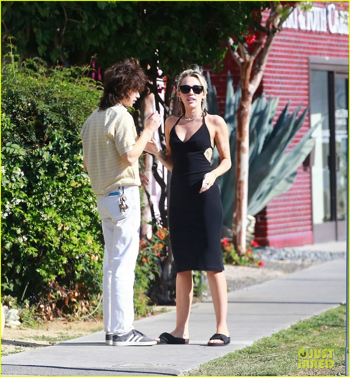 Miley Cyrus & Maxx Morando Share a Kiss During a Day Out in WeHo ...
