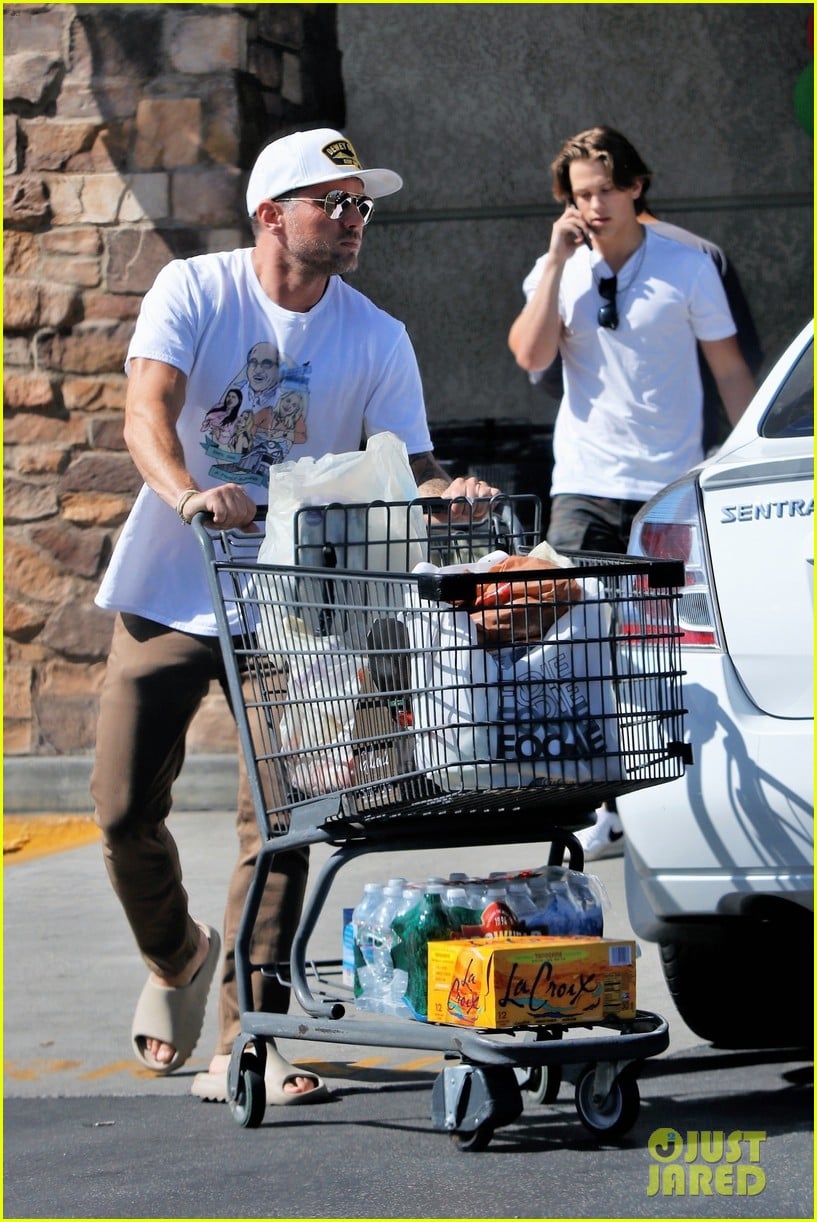 Ryan Phillippe Went Shirtless for His Outdoor Workout & He Looks Great ...