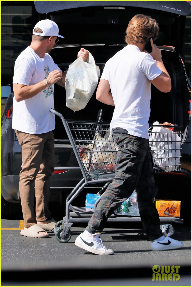 Ryan Phillippe Went Shirtless for His Outdoor Workout & He Looks Great ...