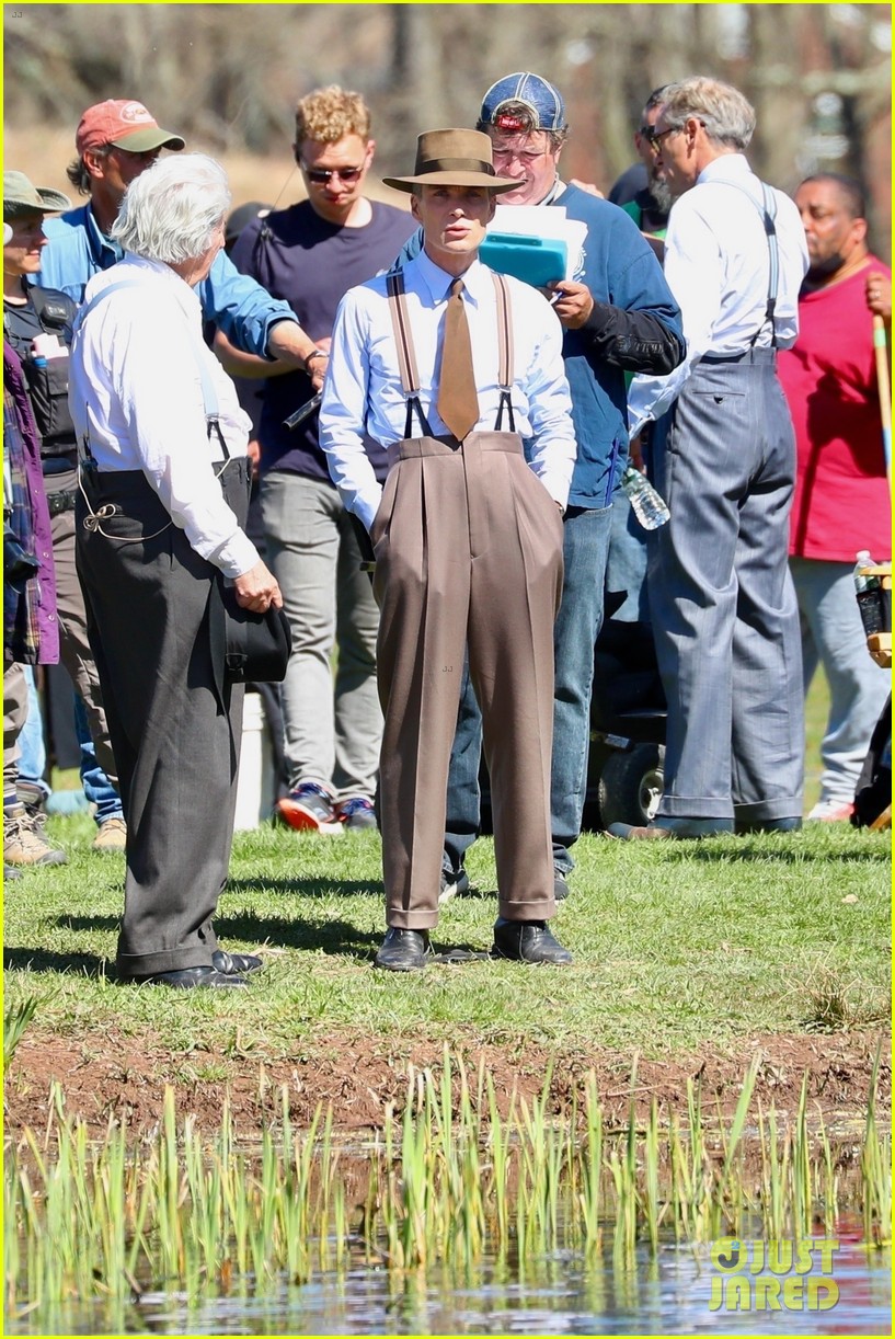 Robert Downey Jr Has A Full Head of White Hair For 'Oppenheimer ...