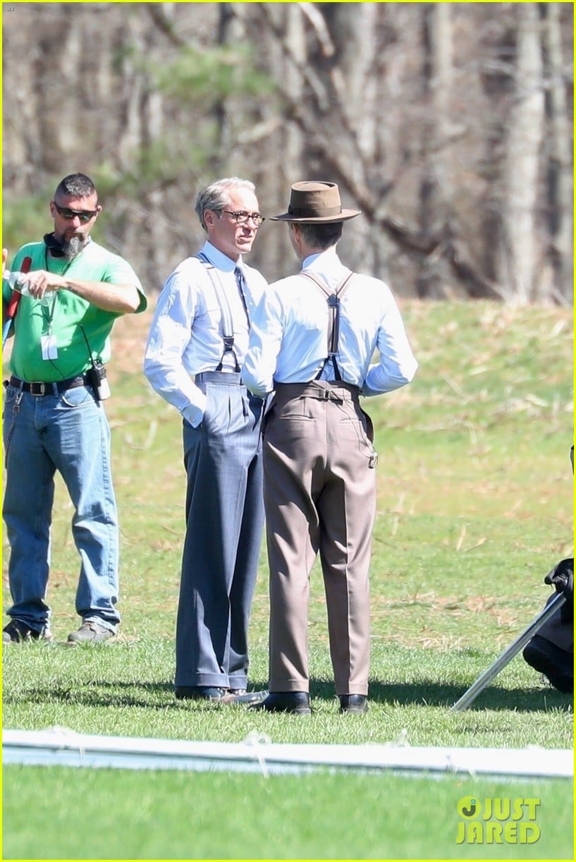 Robert Downey Jr Has A Full Head of White Hair For 'Oppenheimer ...