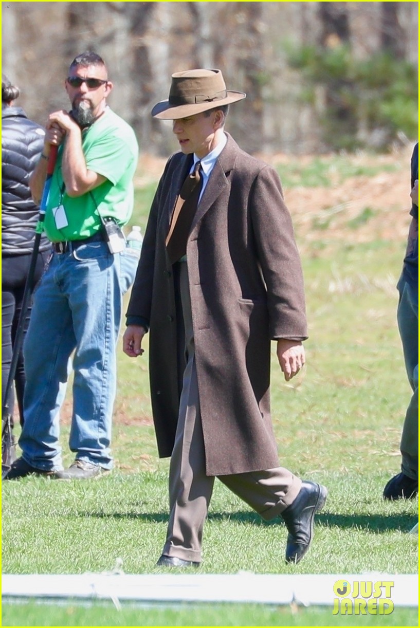 Robert Downey Jr Has A Full Head of White Hair For 'Oppenheimer ...