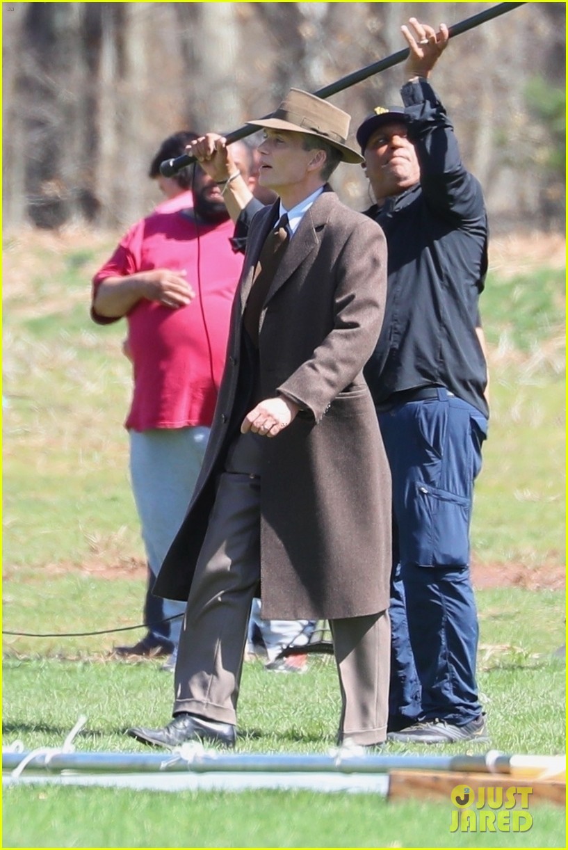 Robert Downey Jr Has A Full Head of White Hair For 'Oppenheimer ...