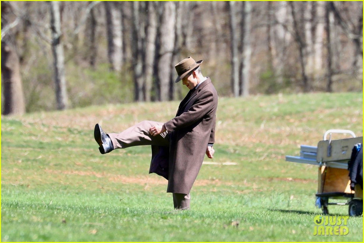 Robert Downey Jr Has A Full Head of White Hair For 'Oppenheimer ...