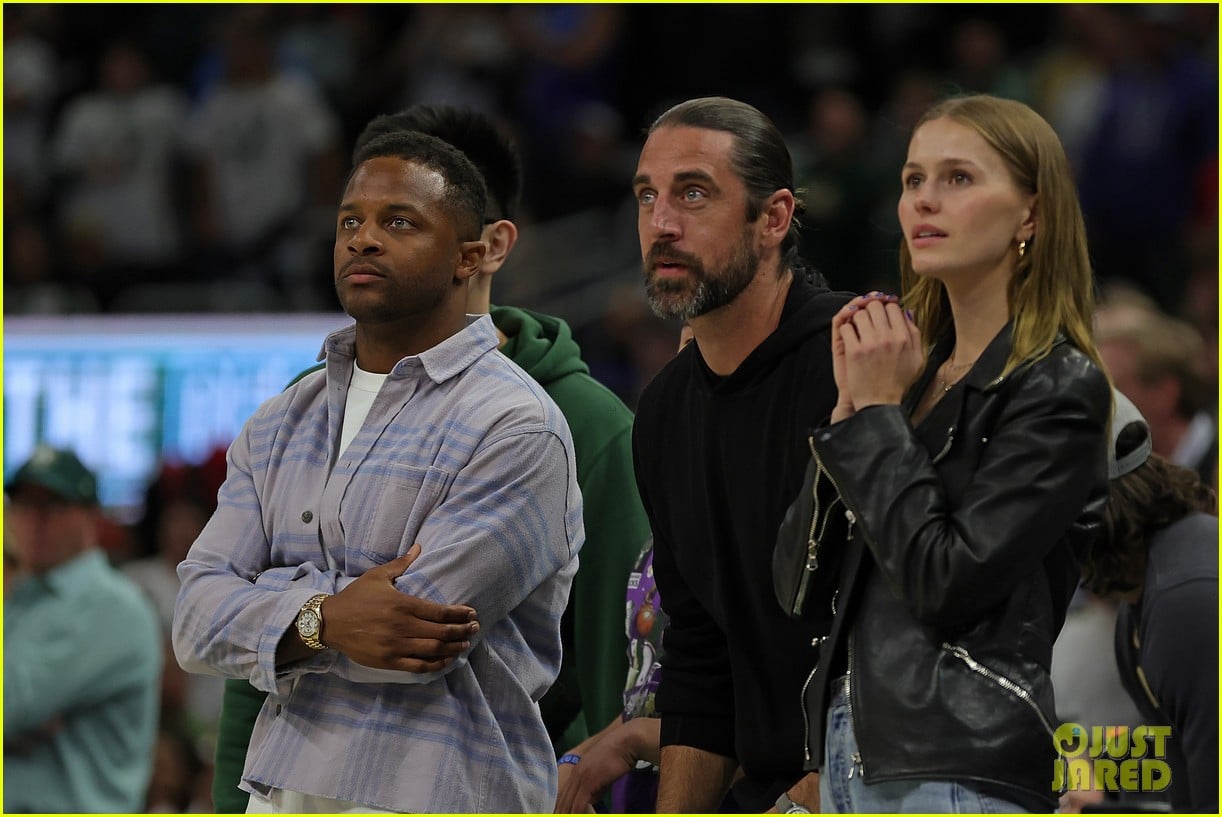 Aaron Rodgers Sits Courtside with Model & Heiress Mallory Edens: Photo ...
