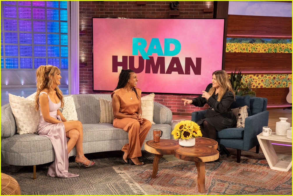 Chrishell Stause Sold Her Wedding Ring from Ex Justin Hartley to Help ...