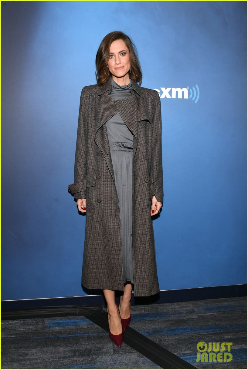 Allison Williams Secretly Welcomes Baby with Actor Alexander Dreymon ...