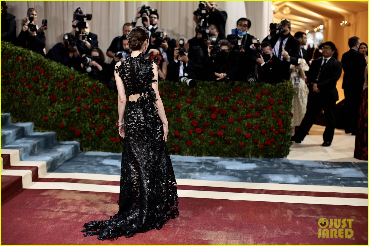 Anna Wintour's Children Bee Carrozzini & Charlie Shaffer Arrive at Met ...