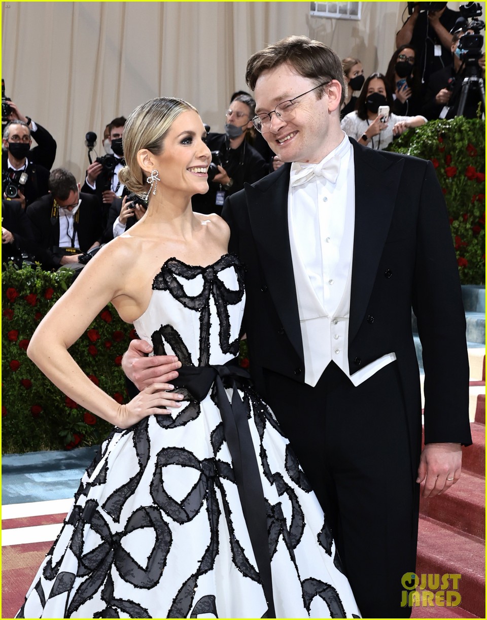 Anna Wintour's Children Bee Carrozzini & Charlie Shaffer Arrive at Met ...