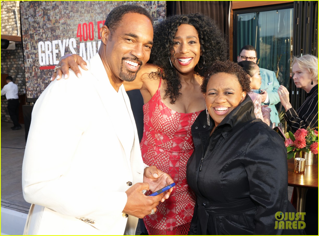 Ellen Pompeo Joins Her 'Grey's Anatomy' Co-Stars for 400th Episode ...