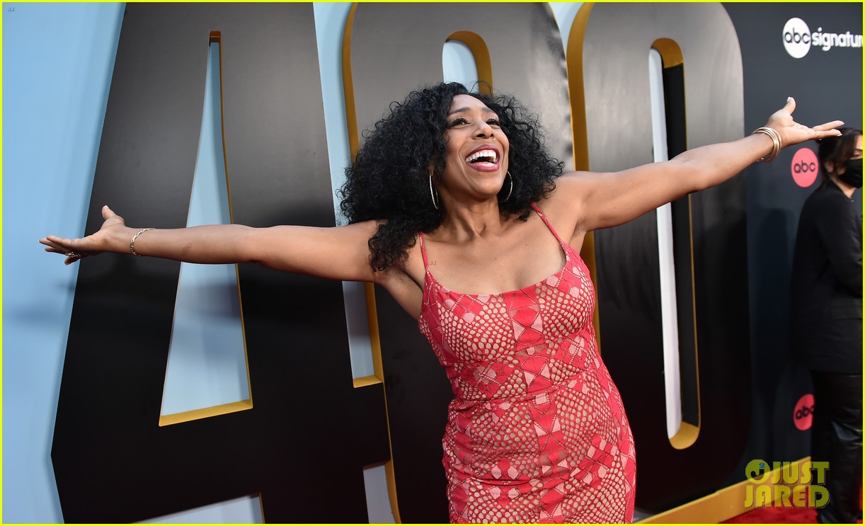 Ellen Pompeo Joins Her 'Grey's Anatomy' Co-Stars for 400th Episode ...