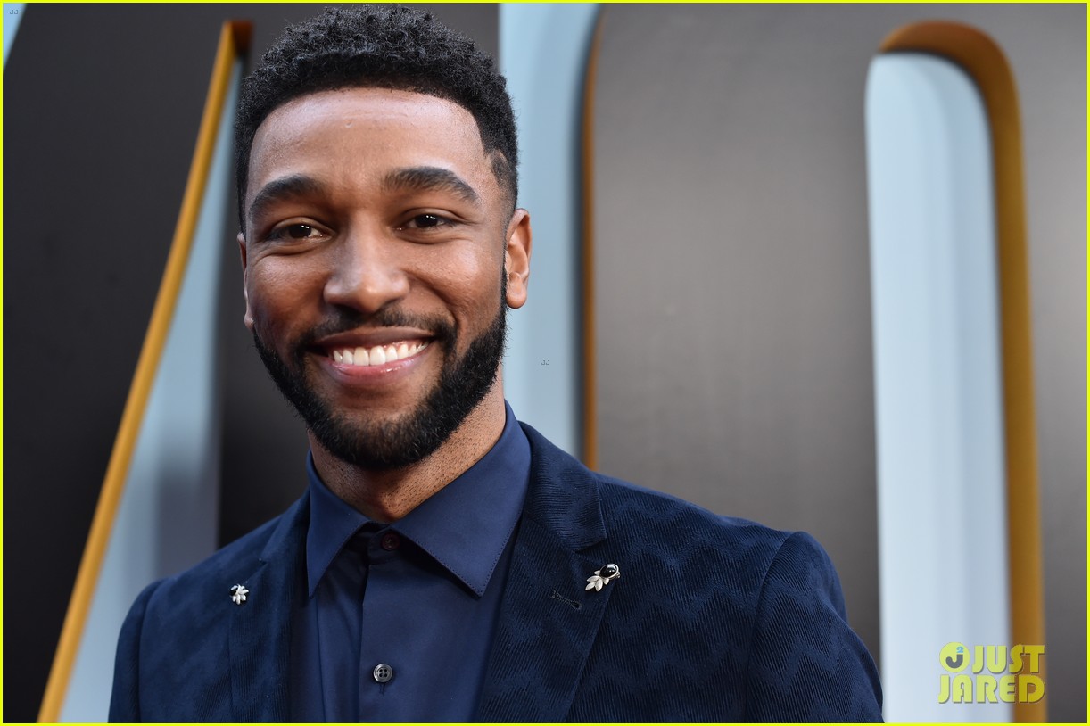 Ellen Pompeo Joins Her 'Grey's Anatomy' Co-Stars for 400th Episode ...