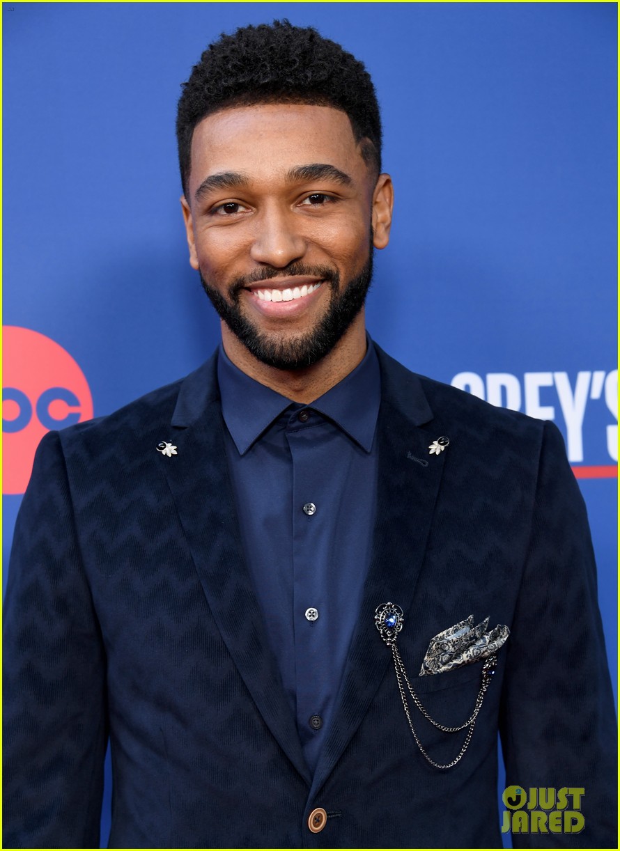 Ellen Pompeo Joins Her 'Grey's Anatomy' Co-Stars for 400th Episode ...