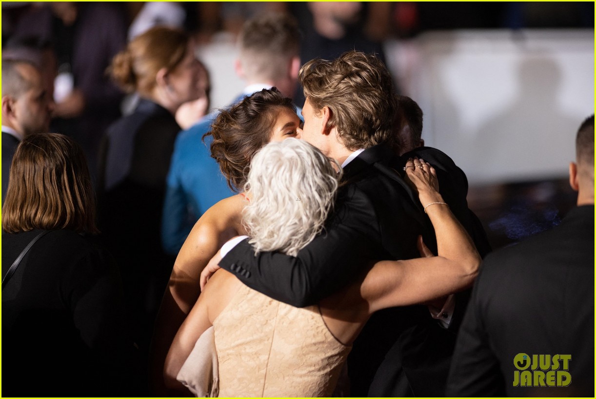 Kaia Gerber & Boyfriend Austin Butler Share Passionate Kiss at 'Elvis ...