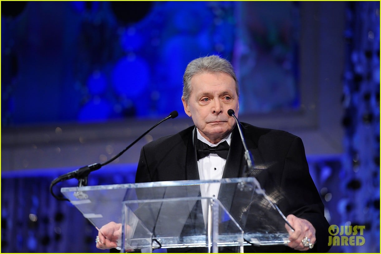 Country Singer Mickey Gilley Passes Away at 86: Photo 4755363 | RIP ...