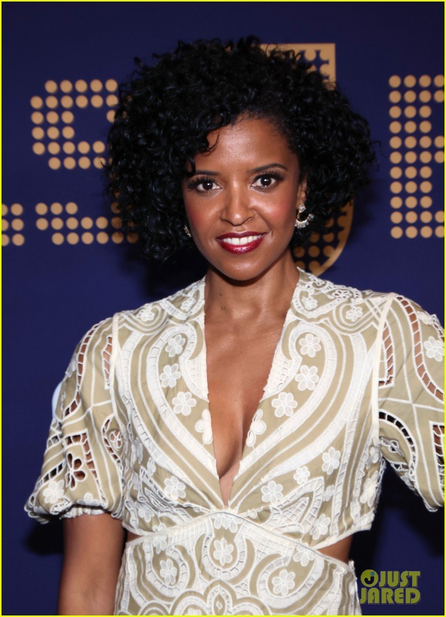 Sara Bareilles, Paula Pell, Renee Elise Goldsberry & Busy Philips ...