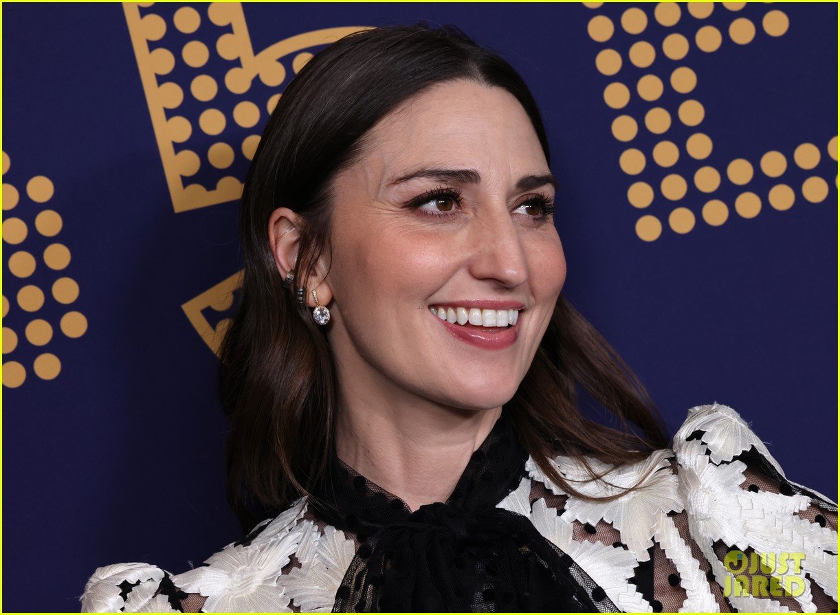 Sara Bareilles, Paula Pell, Renee Elise Goldsberry & Busy Philips ...