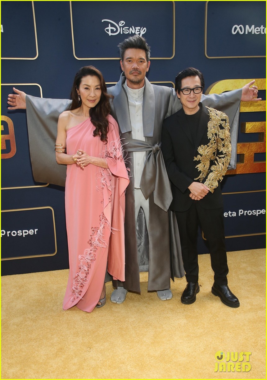 Michelle Yeoh & Mindy Kaling Honored at Gold House's 2022 Gold Gala ...