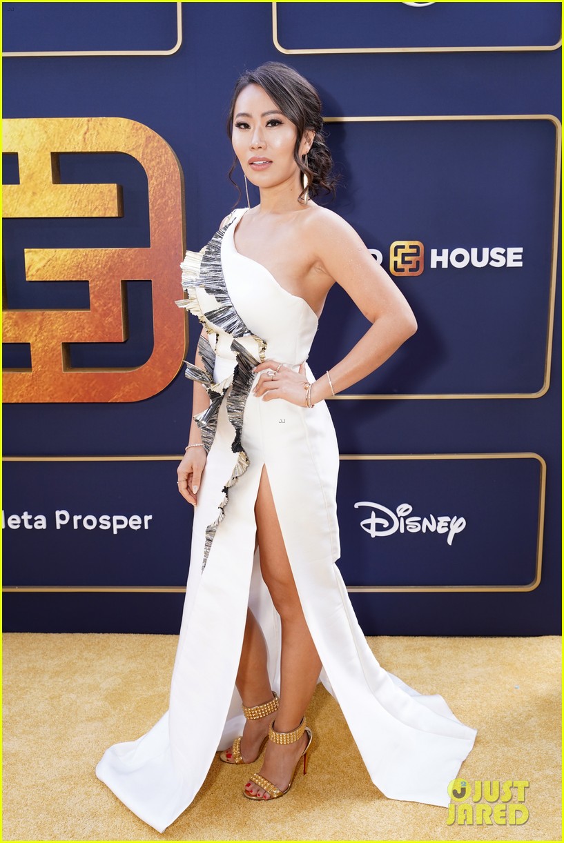 Michelle Yeoh & Mindy Kaling Honored at Gold House's 2022 Gold Gala ...