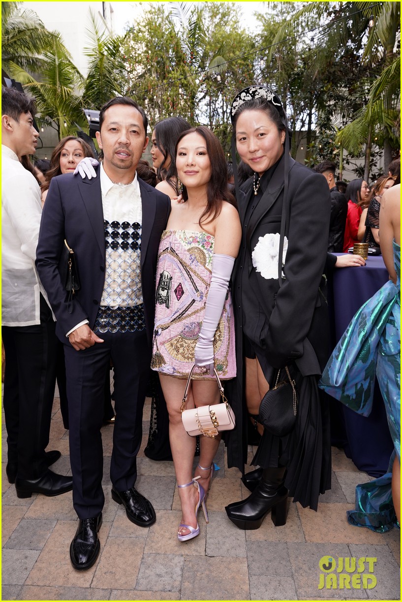 Michelle Yeoh & Mindy Kaling Honored at Gold House's 2022 Gold Gala ...
