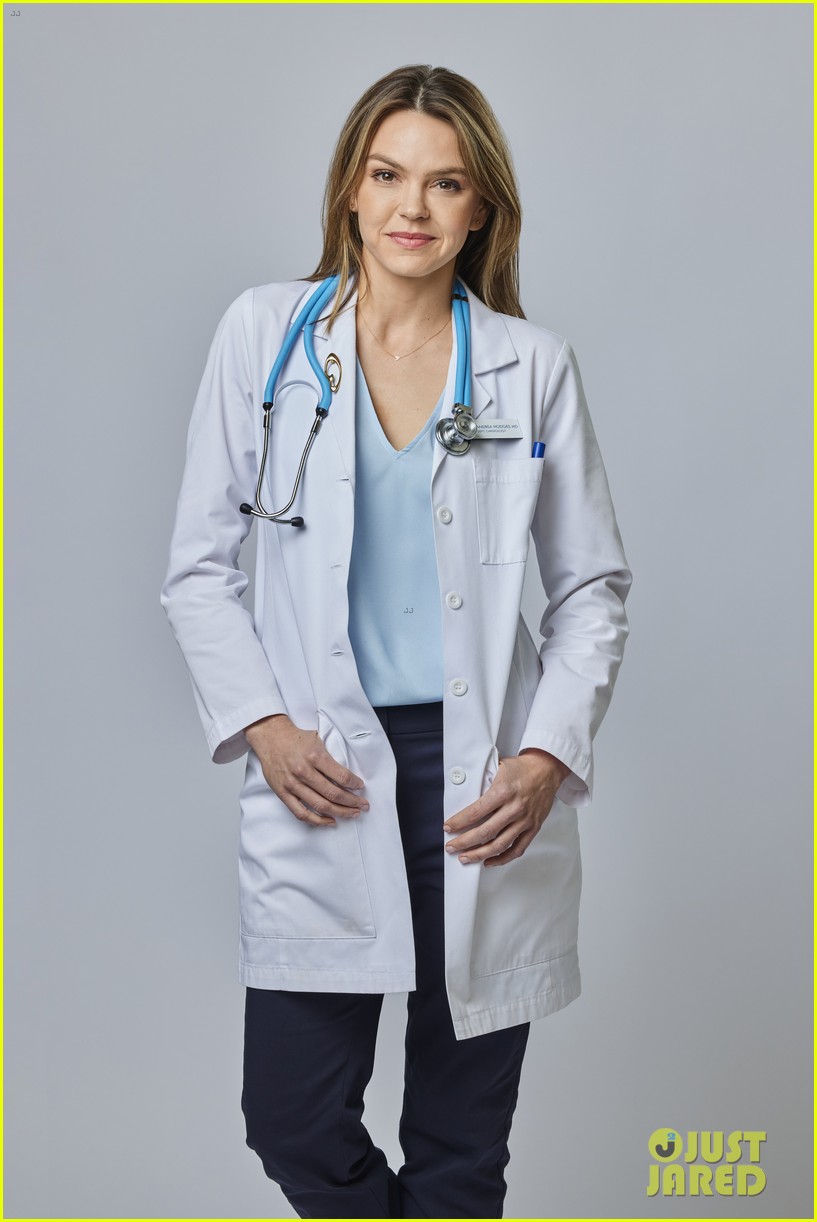 Aimee Teegarden Doubts Herself as a Doctor in Hallmark's New Movie ...