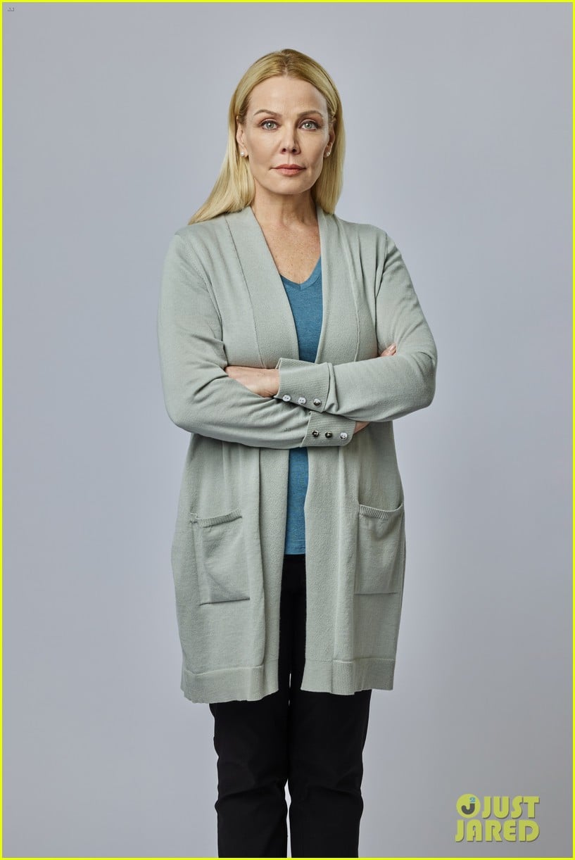 Aimee Teegarden Doubts Herself as a Doctor in Hallmark's New Movie ...