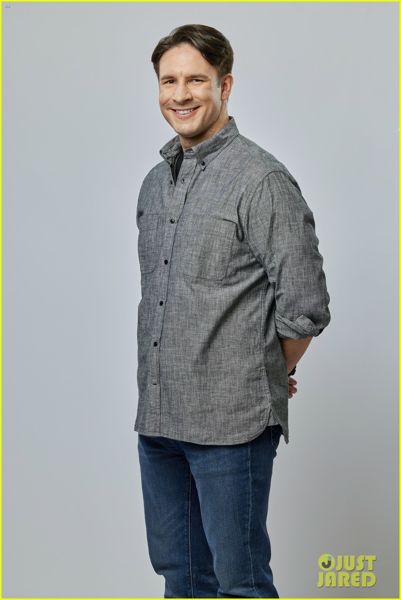 Aimee Teegarden Doubts Herself as a Doctor in Hallmark's New Movie ...