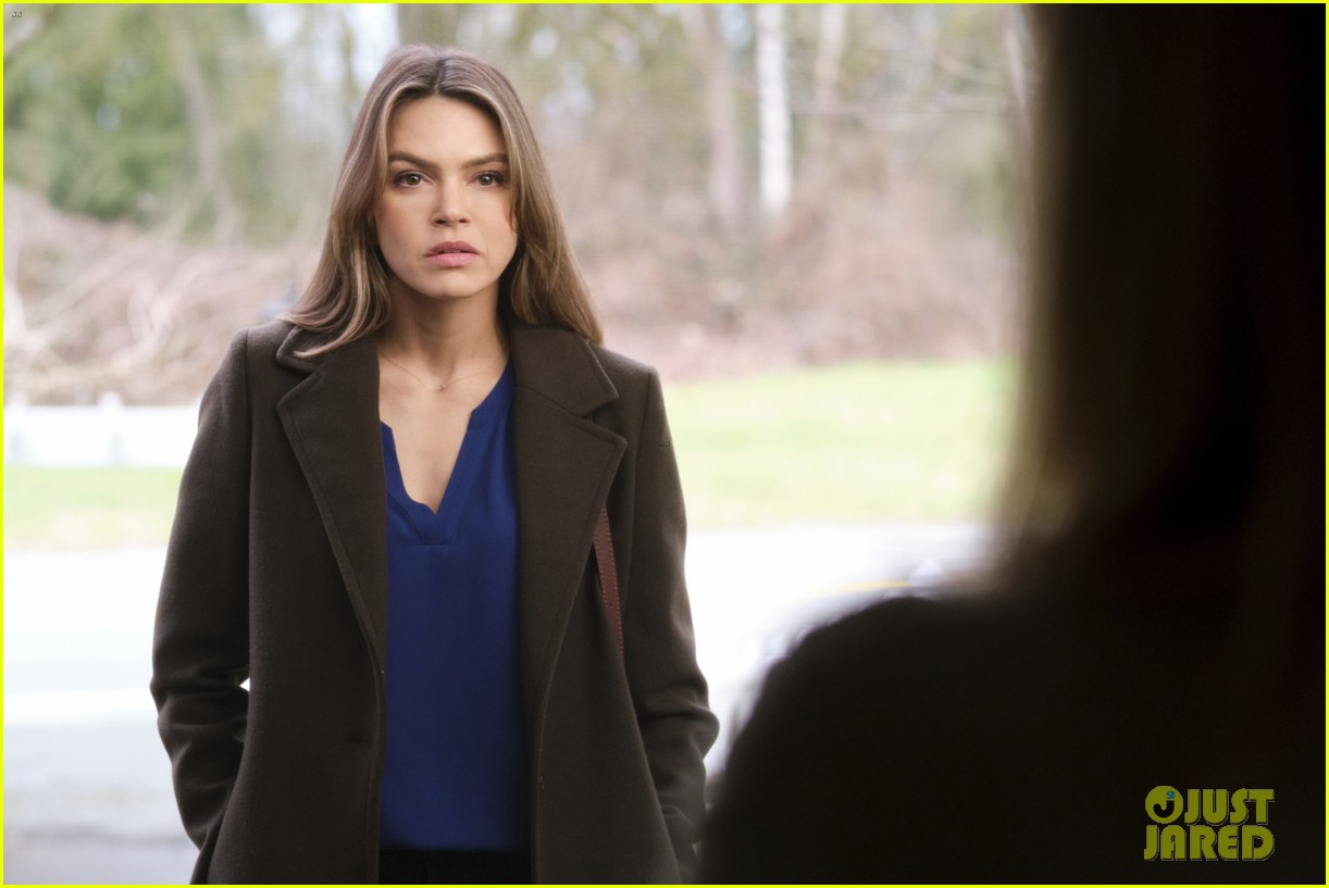Aimee Teegarden Doubts Herself as a Doctor in Hallmark's New Movie ...
