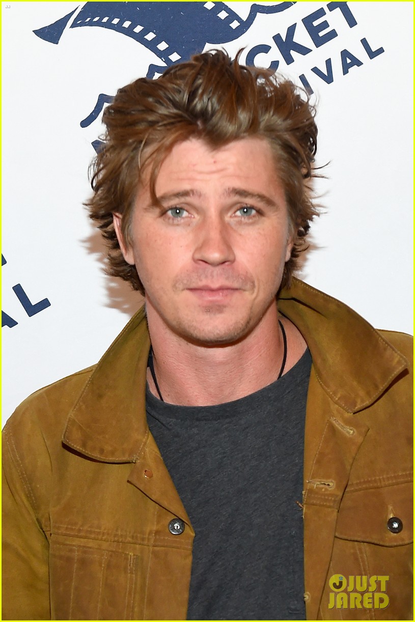 Garrett Hedlund Shows Off Ripped Abs in New Gym Photo!: Photo 4756821 ...