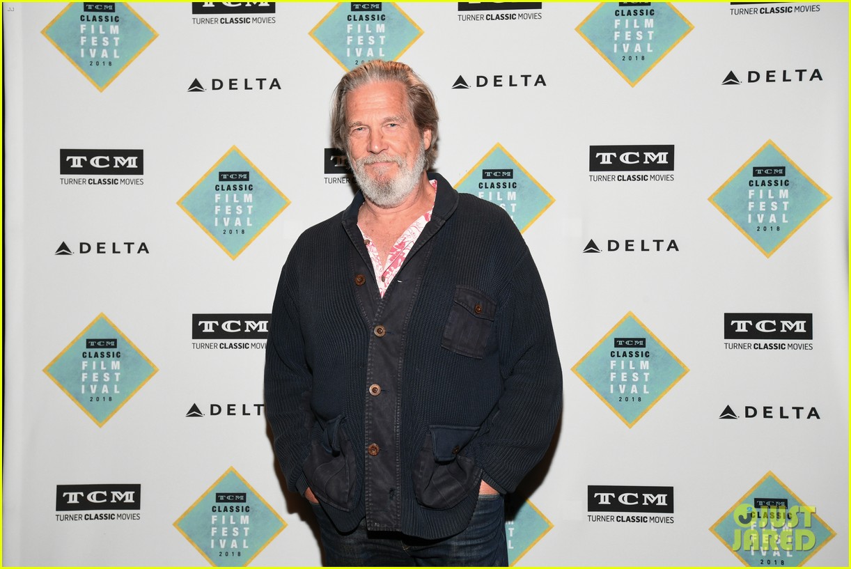Jeff Bridges Says He Was 'Close to Dying' After Contracting COVID-19 ...