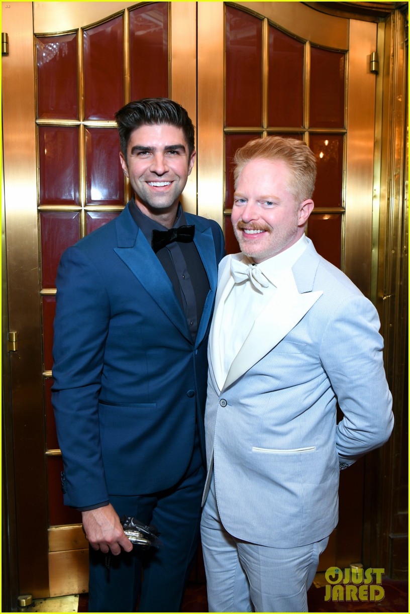 Jesse Tyler Ferguson Is Expecting Second Child with Husband Justin ...