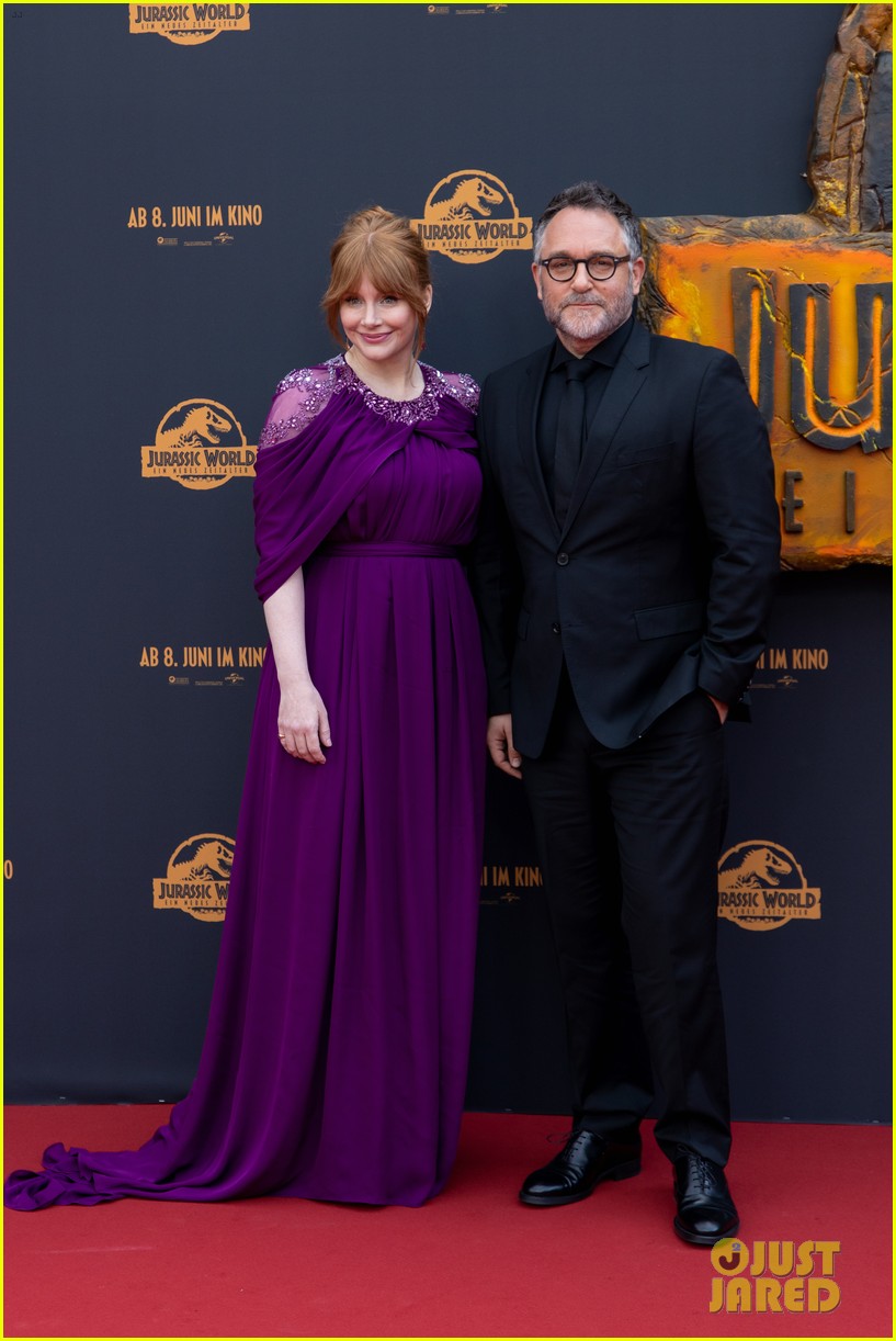 Bryce Dallas Howard Joins Jeff Goldblum & DeWanda Wise at 'Jurassic ...