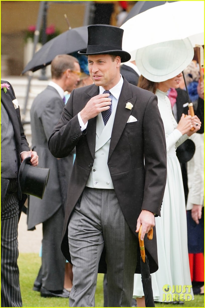 Kate Middleton Steals The Show In A Pretty Floral Fancy Hat at ...