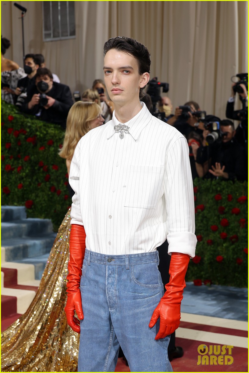 Kodi Smit-McPhee’s Met Gala 2022 Look is Nod to a True American Classic ...