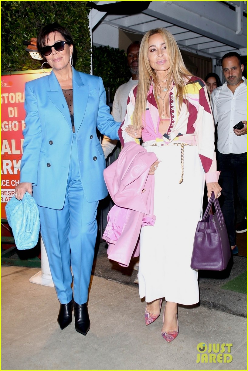 Kris Jenner Grabs Dinner with Longtime Friend Faye Resnick in Santa ...