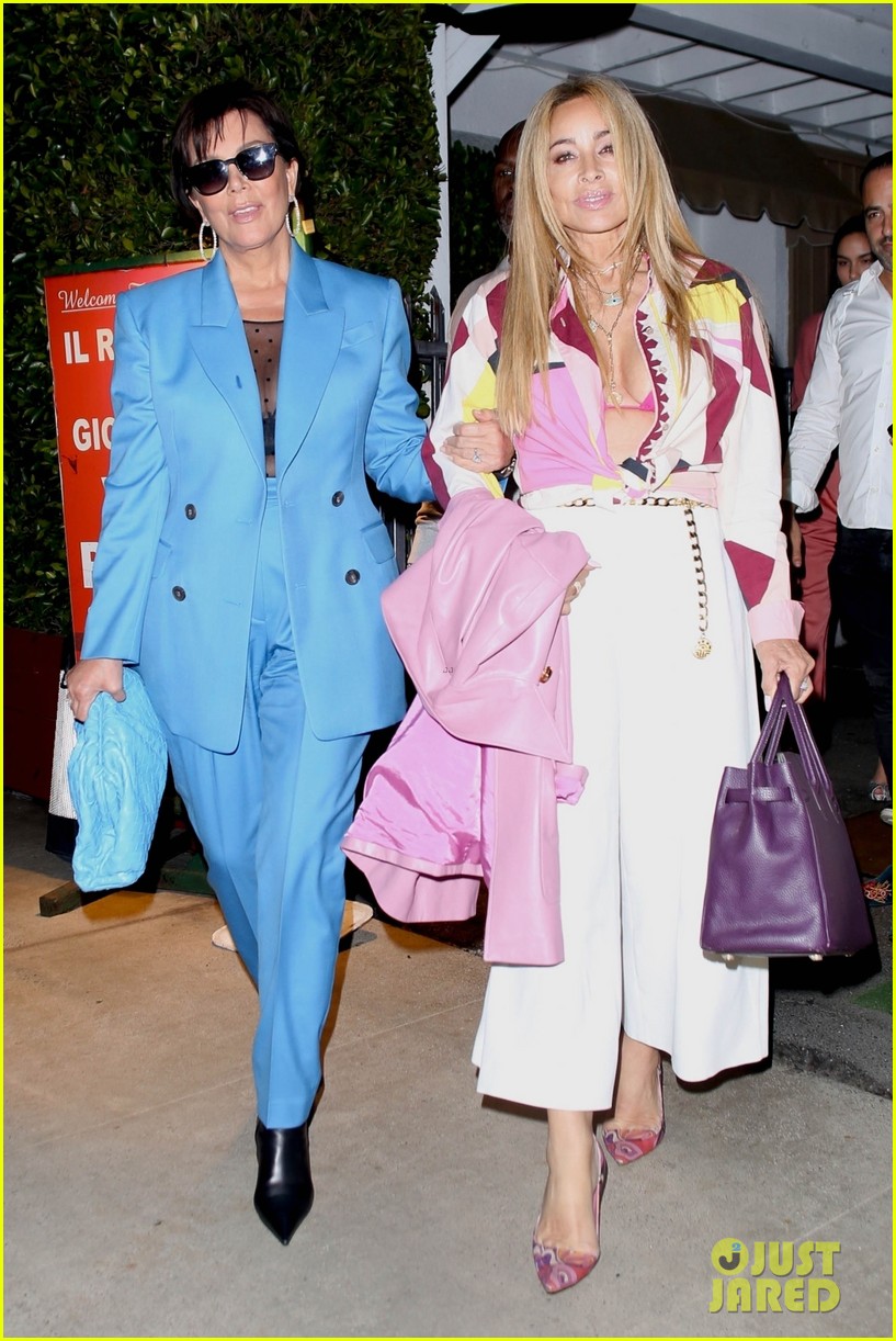 Kris Jenner Grabs Dinner with Longtime Friend Faye Resnick in Santa ...