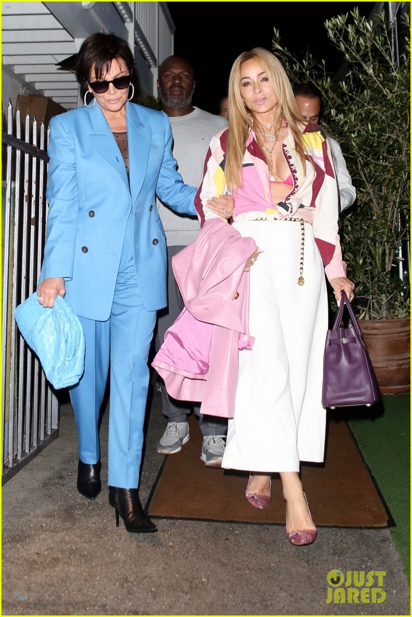 Kris Jenner Grabs Dinner with Longtime Friend Faye Resnick in Santa ...