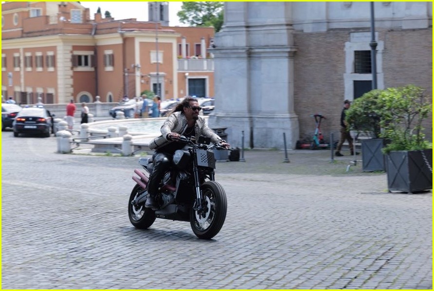 Jason Momoa Wraps 'Fast X' Rome Shoot, Goes Shirtless While Heading to ...