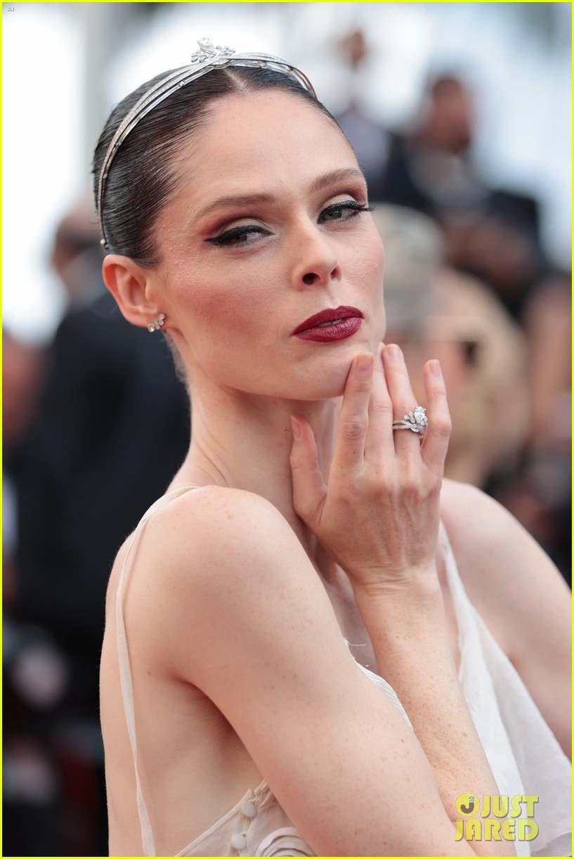 Naomi Campbell Stuns at 'Decision To Leave' Cannes Premiere With Sara ...