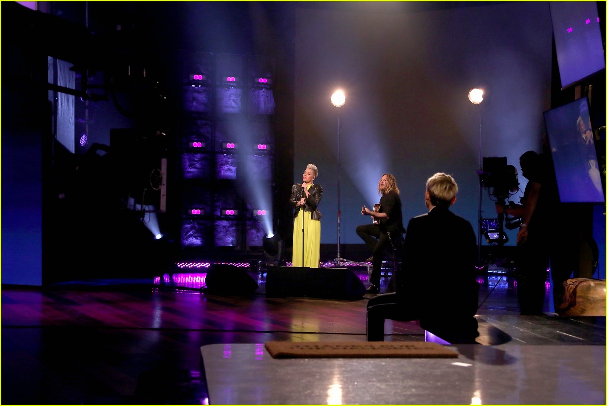 Pink Performs Last 'Ellen Show' Musical Performance Ever: Photo 4765248 ...