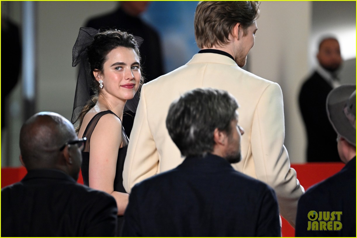 Photo: joe alwyn margaret qualley stars at noon premiere 07 | Photo 4765058 | Just Jared ...
