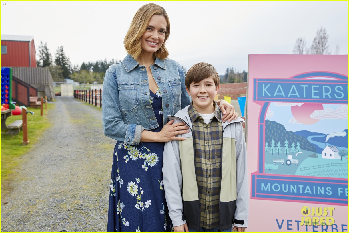 Niall Matter Reveals The Process of Becoming Rip Van Winkle For ...