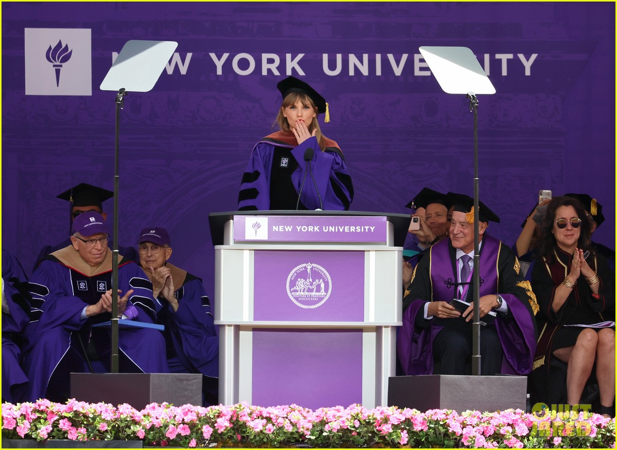 Photo Taylor Swift Nyu Graduation Speech 13 Photo 4759853 Just
