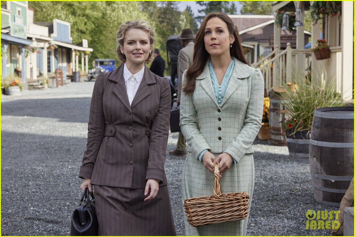 Here's Everything 'When Calls The Heart's Pascale Hutton & Kavan Smith ...