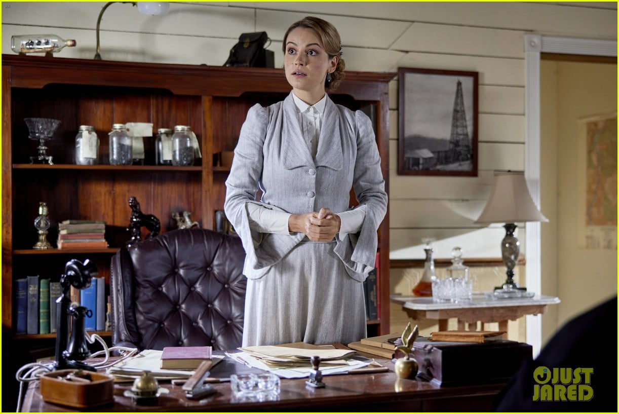 Here's Everything 'When Calls The Heart's Pascale Hutton & Kavan Smith ...