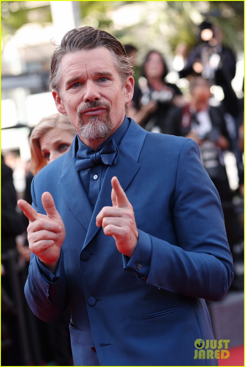 Woody Harrelson's Satire 'Triangle of Sadness' Gets Big Cheers at ...