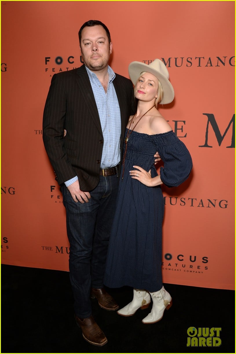 The Neighborhood's Beth Behrs Welcomes Baby Girl With Husband Michael ...