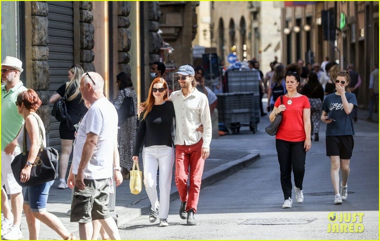 Bonnie Wright & Husband Andrew Lococo See The Sights of Florence ...